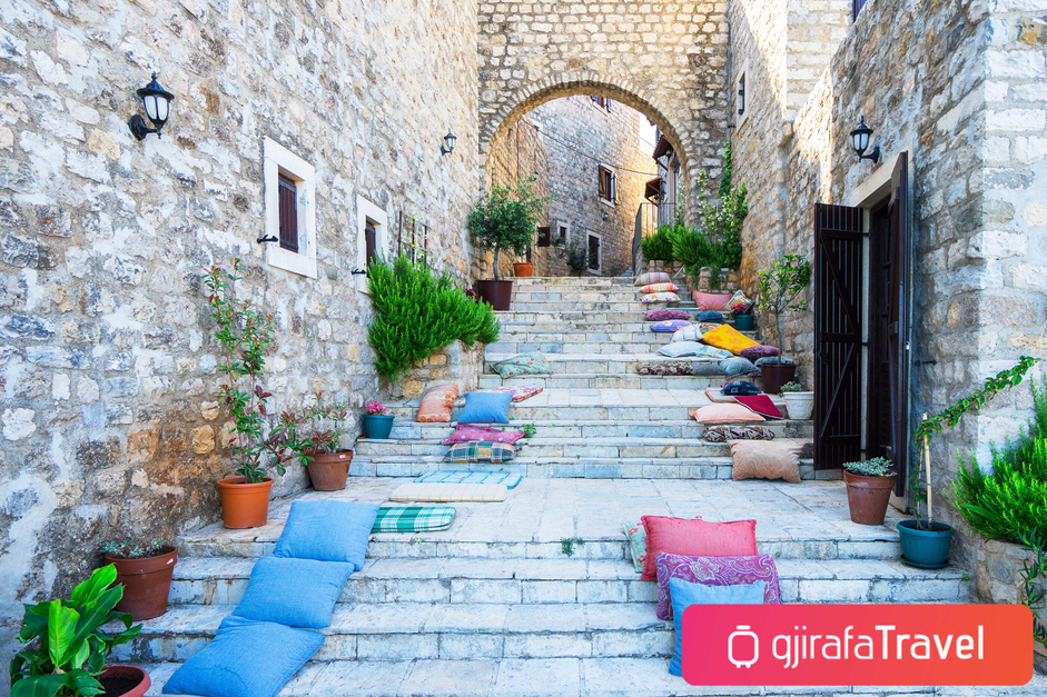 Travel to Ulcinj: Discover Bus Routes & Essential Info